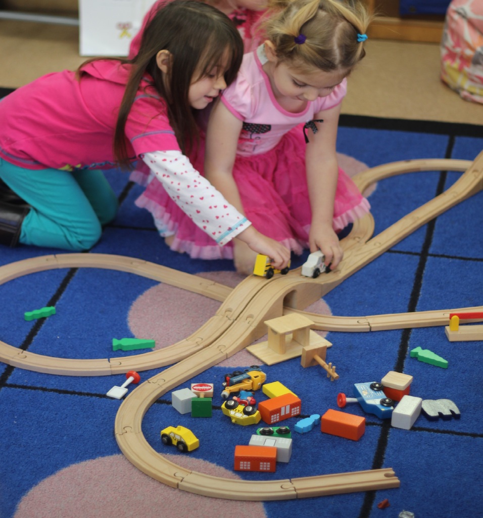 Girls train - Fleur De Lis School : Fleur De Lis School